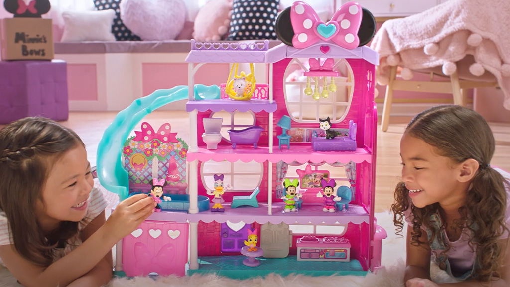 Create Adorable Minnie Mouse Adventures in the Ultimate Mansion Playset ...